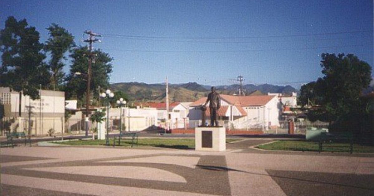 Estatua de Luis Llorens Torres | Discover Puerto Rico